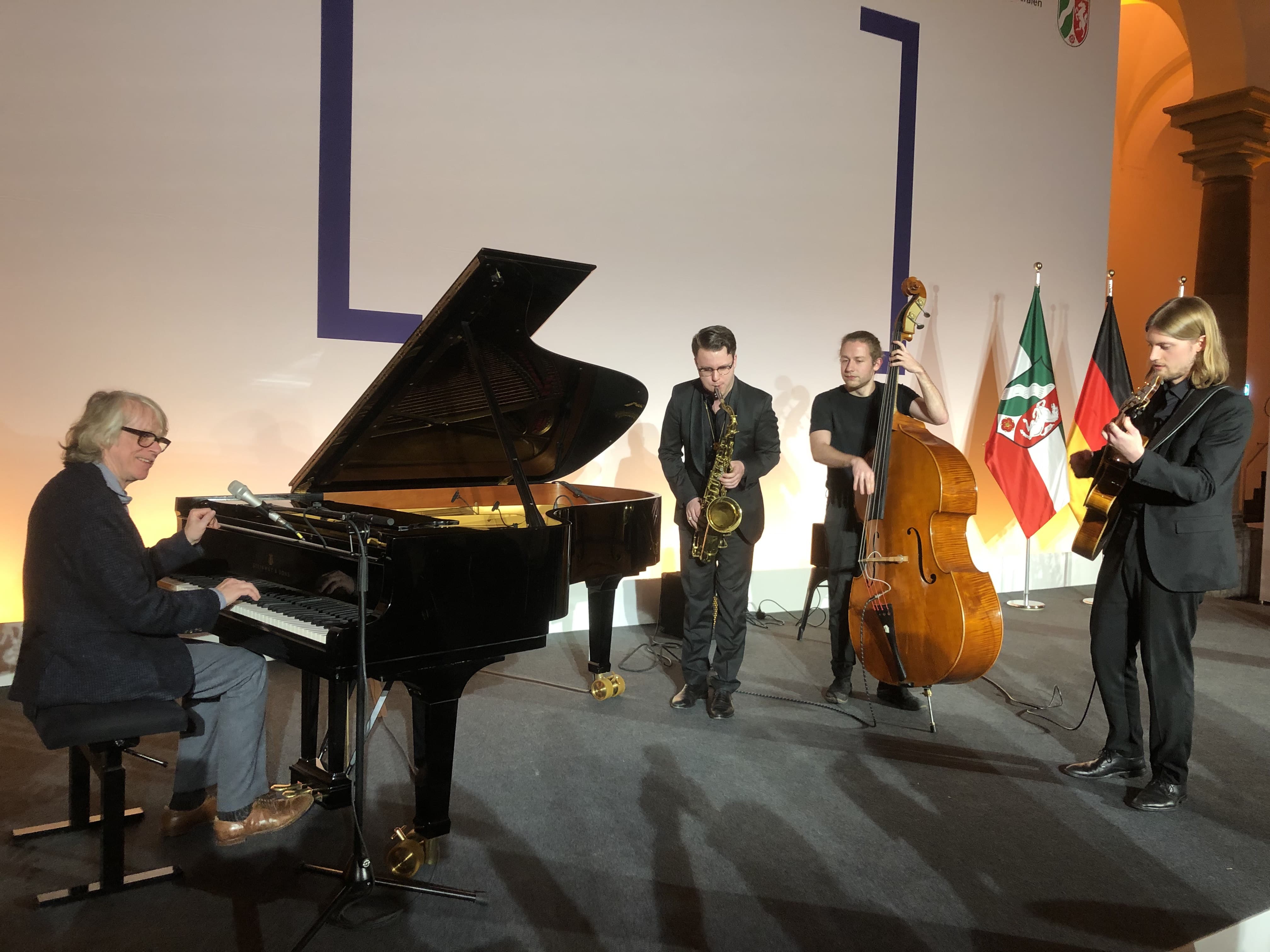 Session mit Helge Schneider - JJO NRW-Combo umrahmt Verleihung des Kunstpreises und der ...